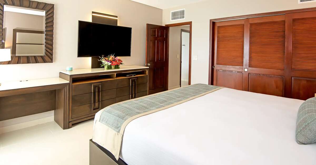 The Villas at Simpson Bay Resort & Marina in Maho Bay - dé ...