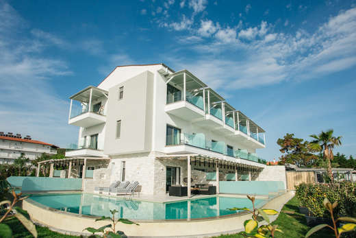 Blue Carpet Luxury Suites in Pefkochori - dé VakantieDiscounter