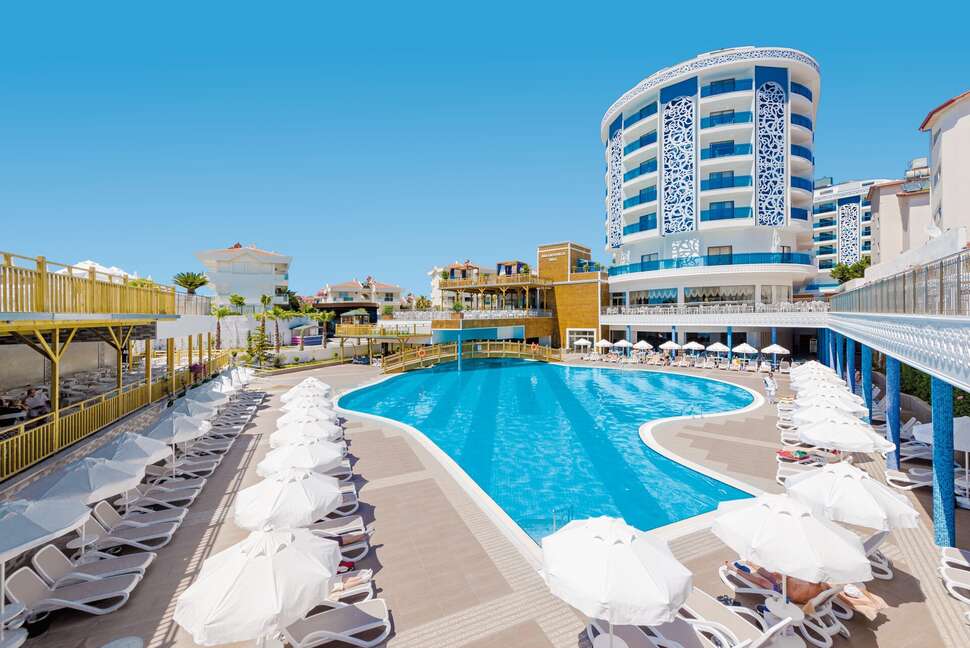 Dream World Hill - Side | HolidayDiscounter